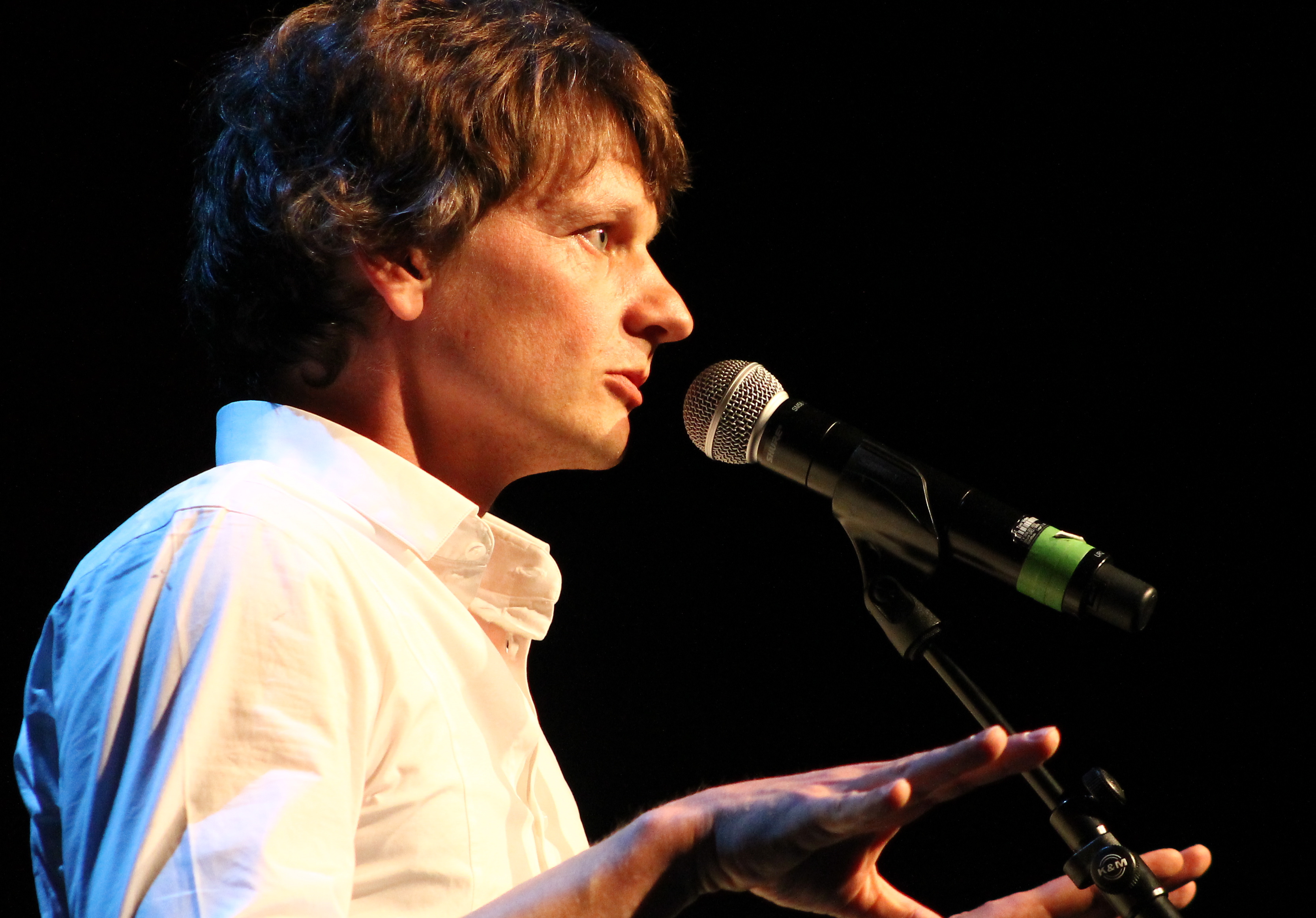 Christoph Simon gewinnt erneut Poetry-Slam-Meisterschaft - kleinreport.ch