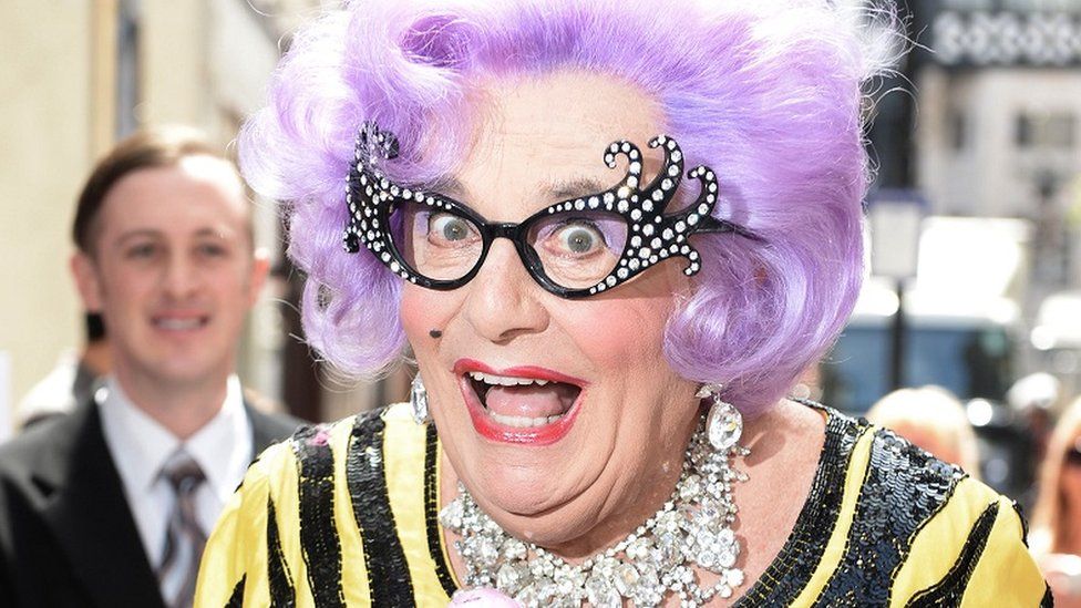 Ein Nachruf gegen seinen Willen: Der Komiker hinter «Dame Edna» ist ...